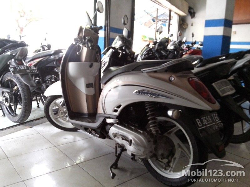 Jual Motor Honda Scoopy 2010 0.1 di DKI Jakarta Automatic Putih Rp 8. ...
